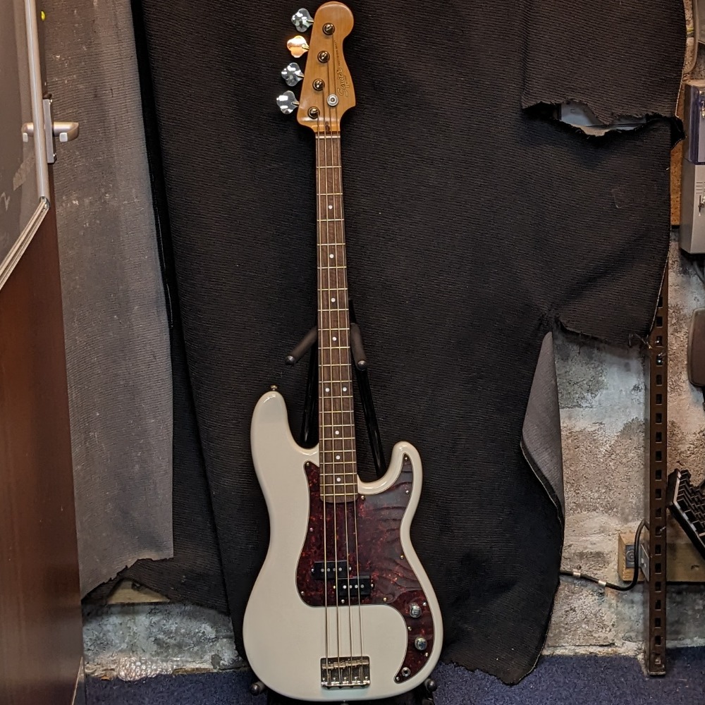 Pre-owned Squire bass precision classic vibe 60'S - Own4Less